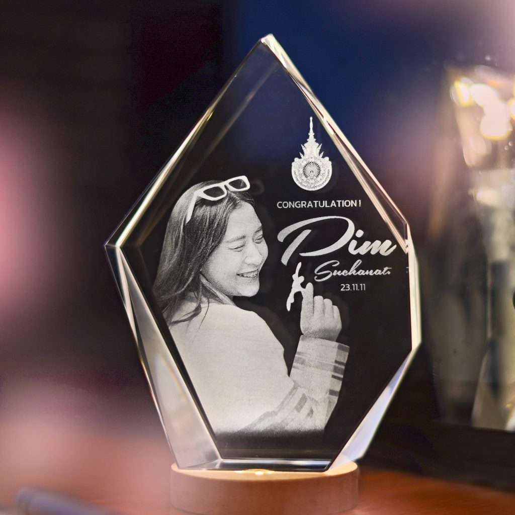 Crystal Me สลักคริสตัล 3D ชิ้นเดียวในโลก เรียบ หรู ของสะสมงานศิลปะ - Me ...