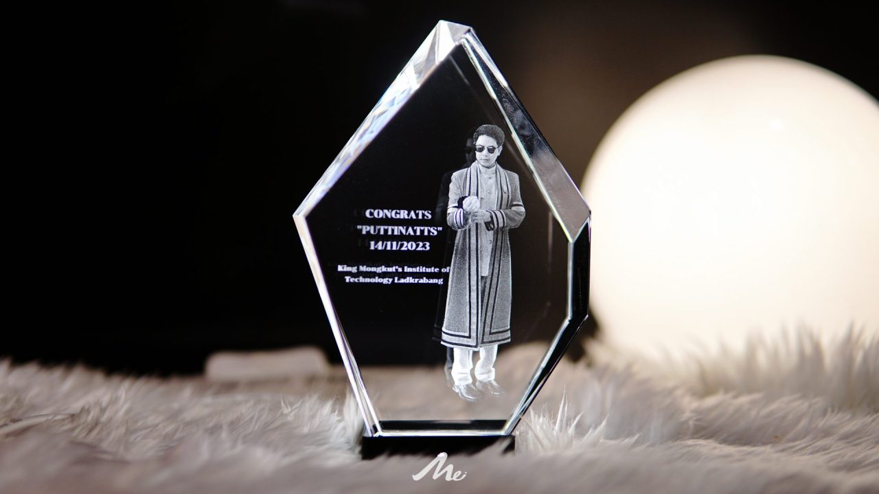 ตัวอย่างงาน Crystal Me ของขวัญรับปริญญา - Me Premium Gift Model, Laser ...
