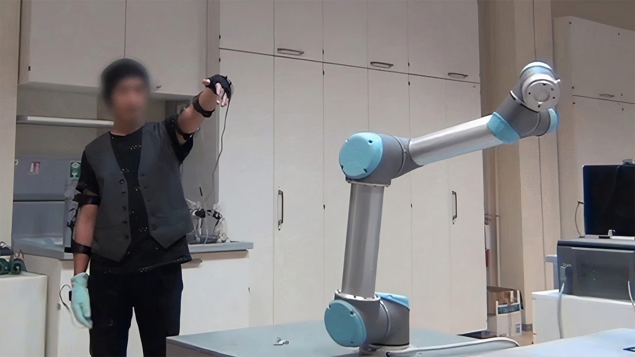 แค่ถุงมือย่างเดียวก็บันทึก Mocap ได้! โชว์เล่นกีตาร์ผ่าน Rokoko Smart ...